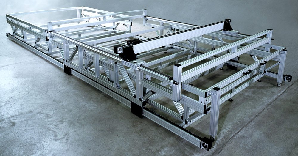 Assembly of enclosures and profiles